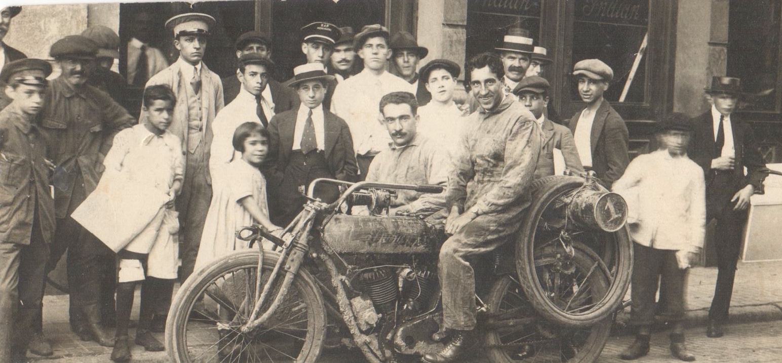 Nosotros OUT - Viña Organica Boutique Las Araucarias- Santiago-Chile